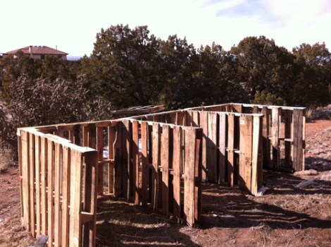How to make compost bins the easy way! « giantveggiegardener
